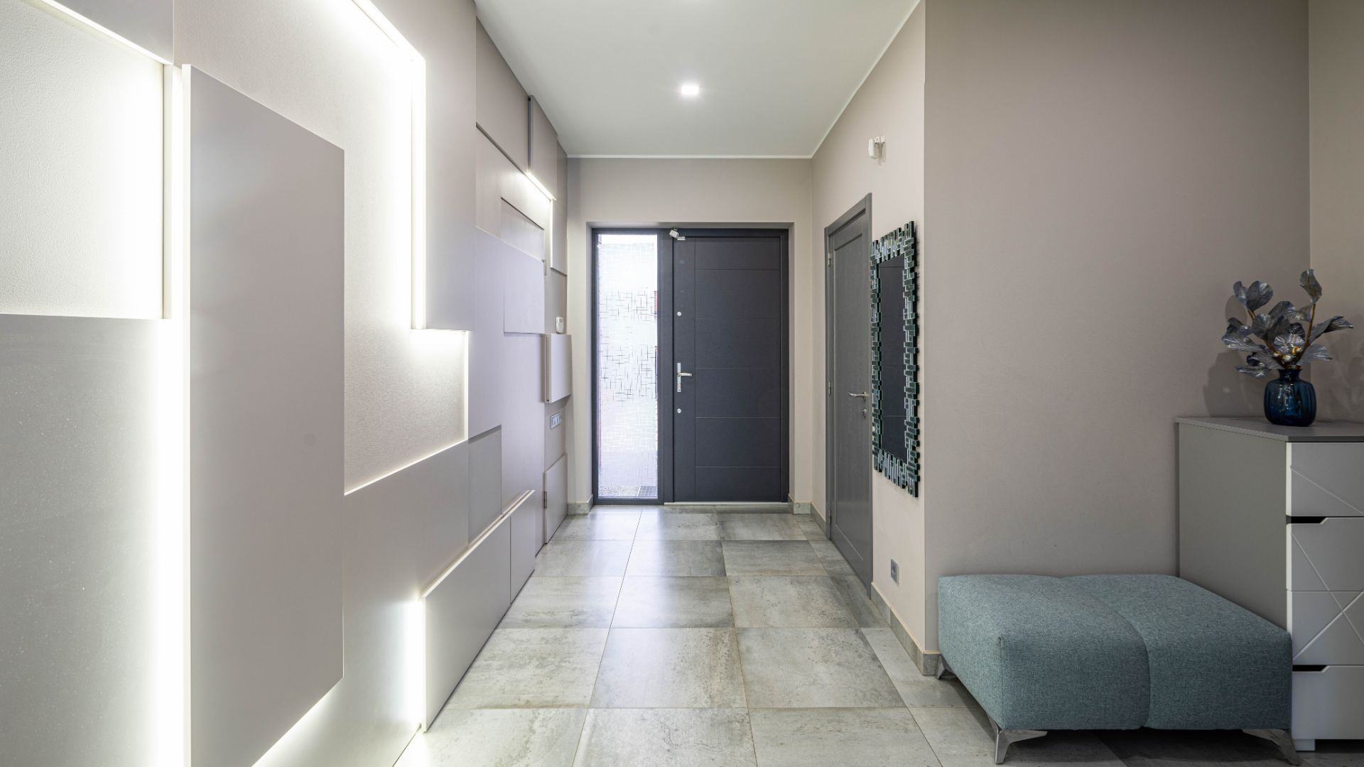 Beautify Your Home with These Tile Foyer Ideas