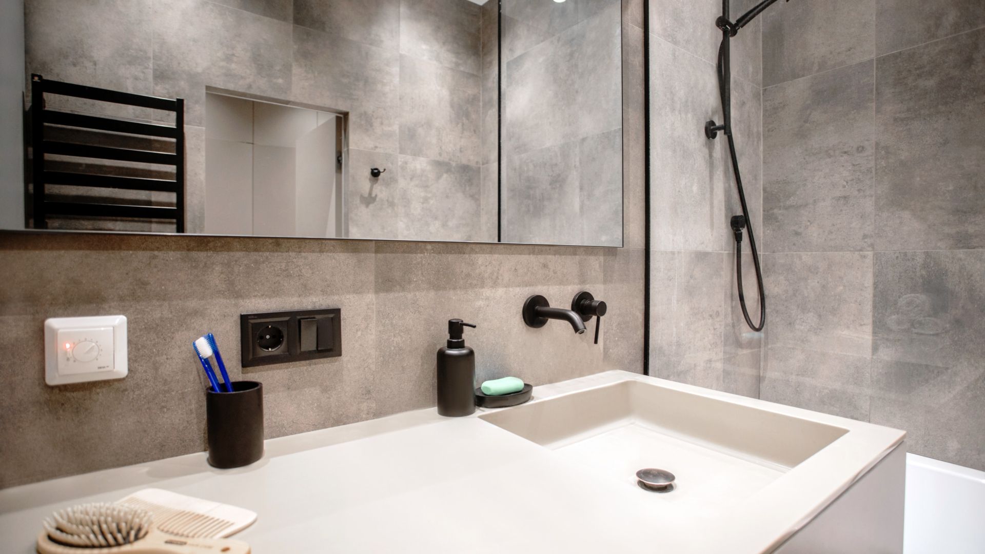 15 Large Tile Shower Ideas for a Stunning Bathroom Makeover