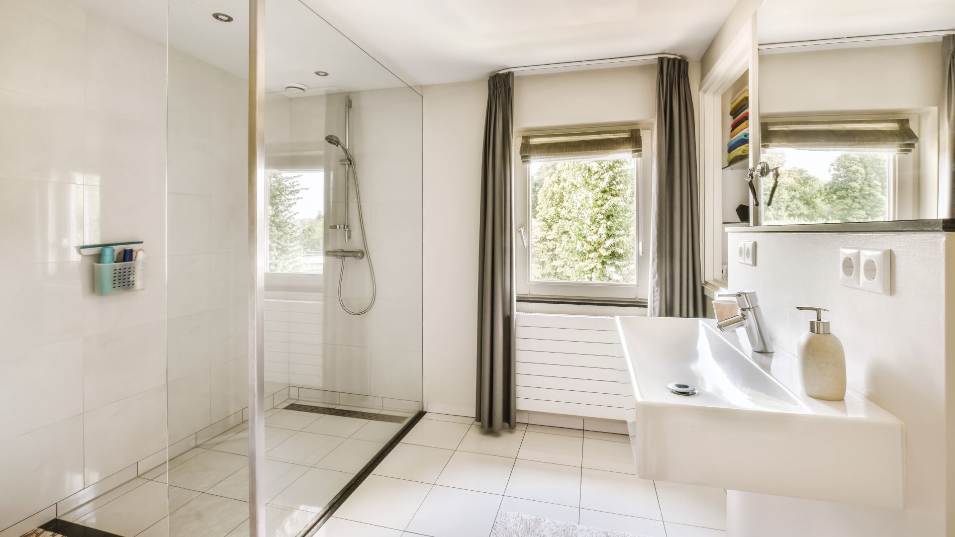 15 Large Tile Shower Ideas For A Stunning Bathroom Makeover